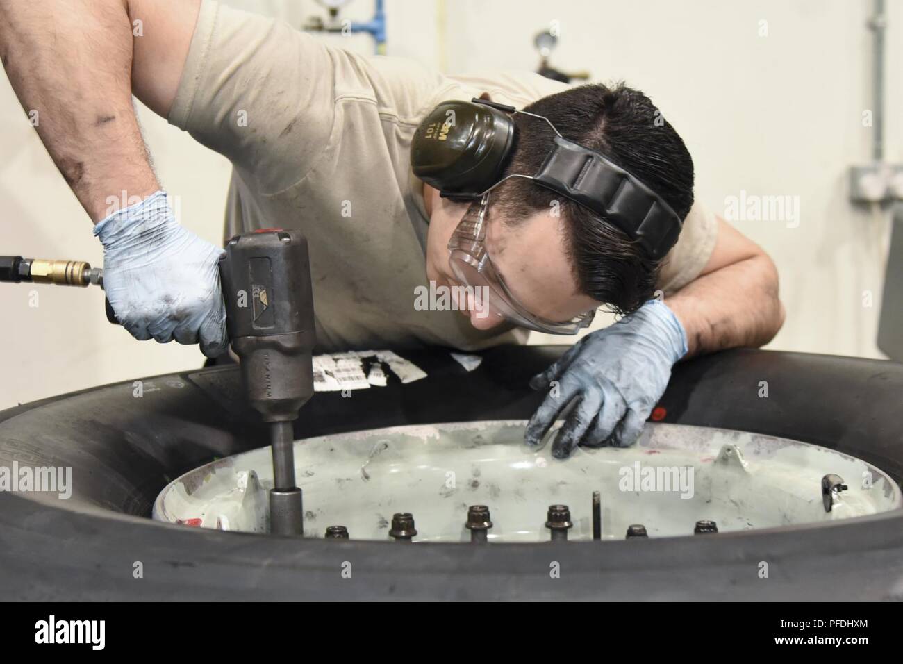 Class 379 hi-res stock photography and images - Alamy