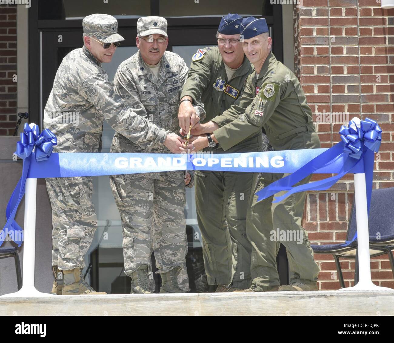 Lt col scott taylor hi-res stock photography and images - Alamy