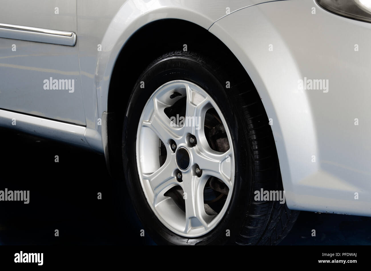 Alloy Wheels modern car Stock Photo - Alamy