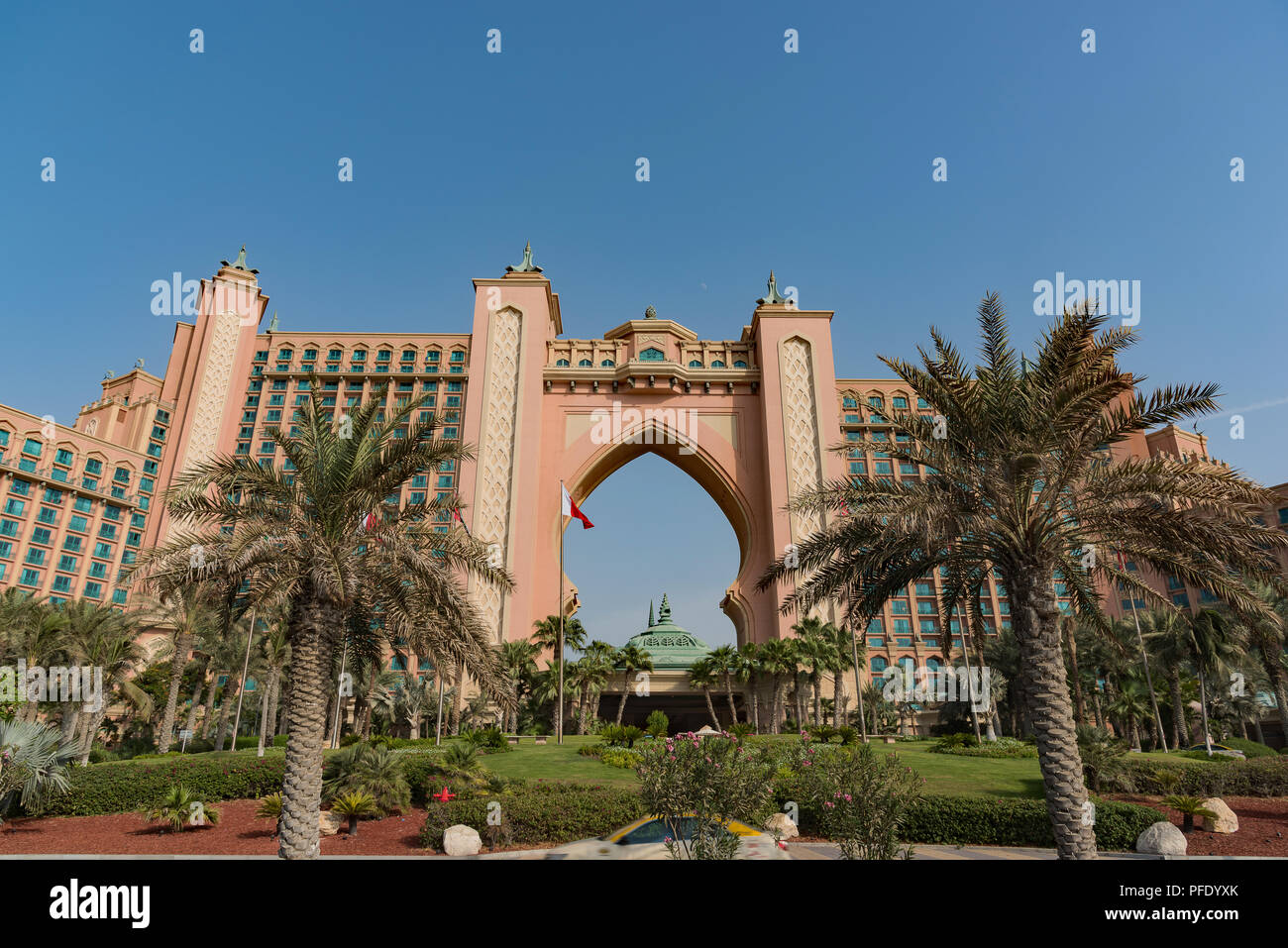 Atlantis dubai resort palm hi-res stock photography and images - Alamy