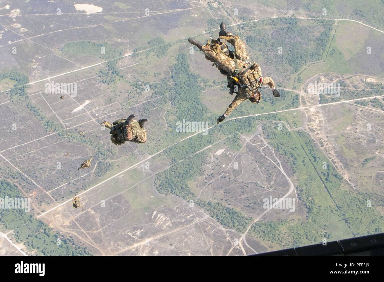 Airborne pathfinders hi-res stock photography and images - Alamy