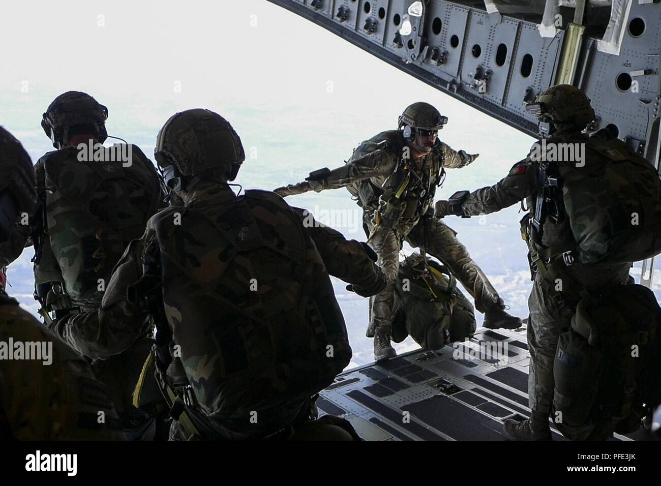 Airborne pathfinders hi-res stock photography and images - Alamy