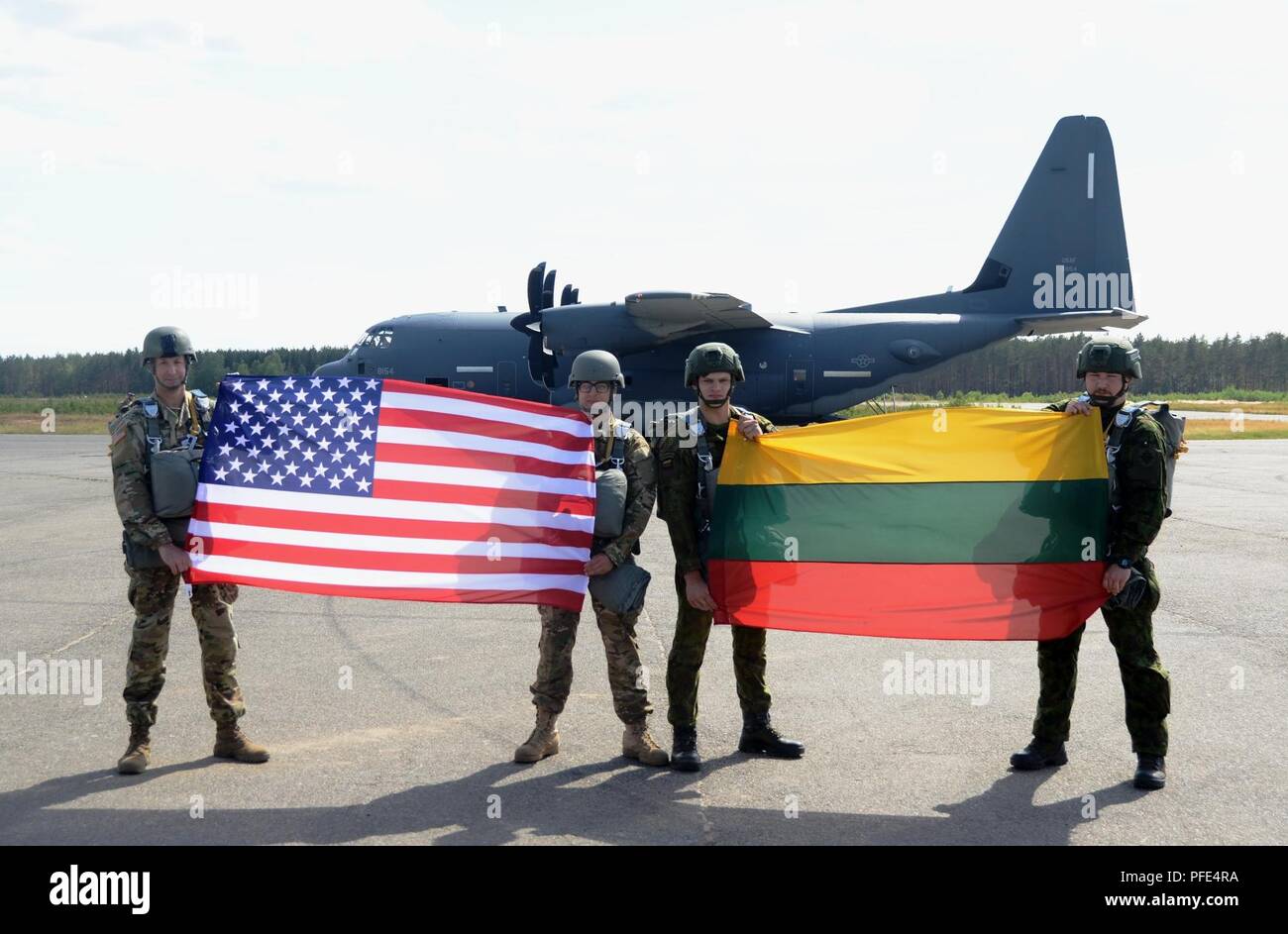 Soldiers from the Pennsylvania National Guard and the Lithuanian Army ...
