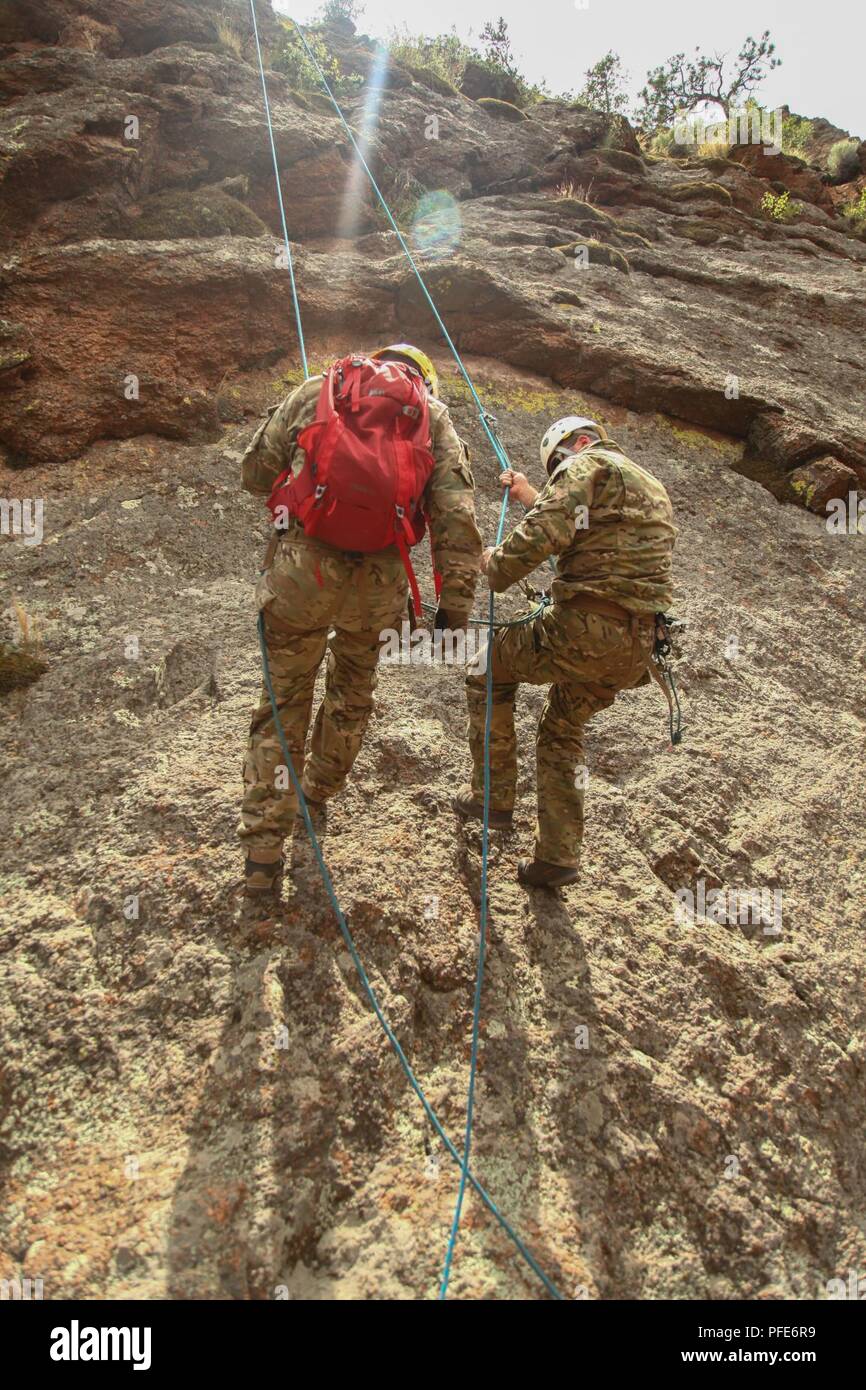 Green Berets assigned to 10th Special Forces Group (Airborne), rappel ...