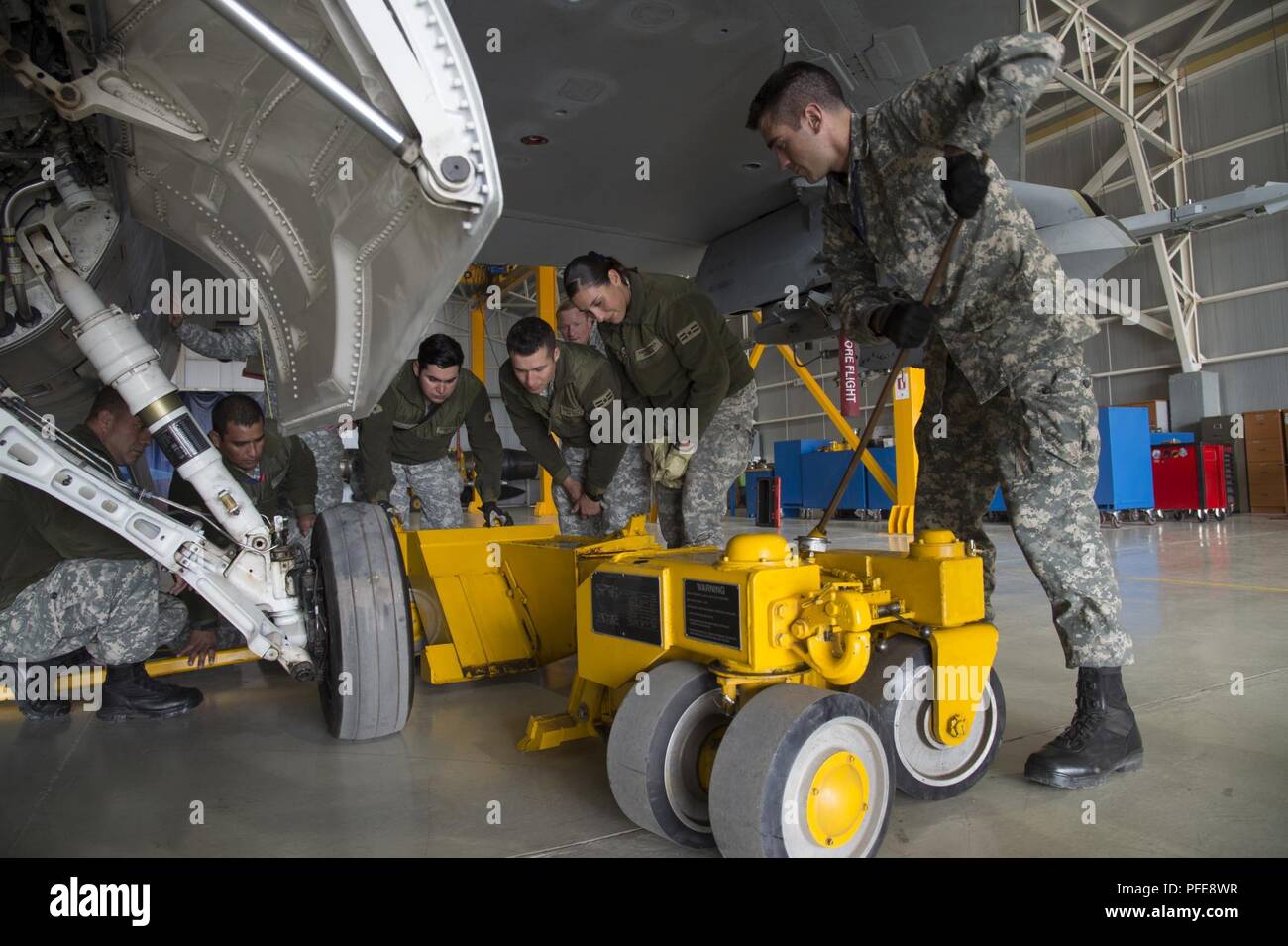 Crash damaged disabled aircraft recovery cddar hi-res stock photography ...