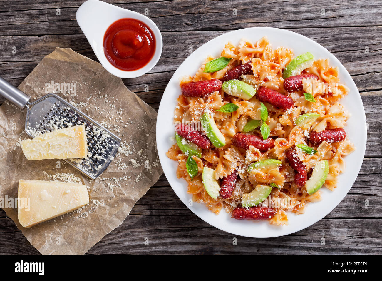 Sprinkle basil hi-res stock photography and images - Alamy