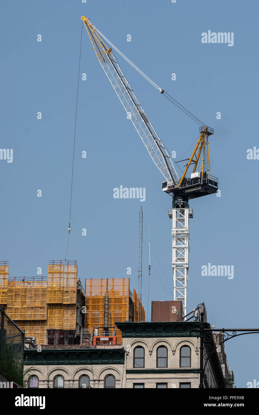 Large construction crane hi-res stock photography and images - Alamy