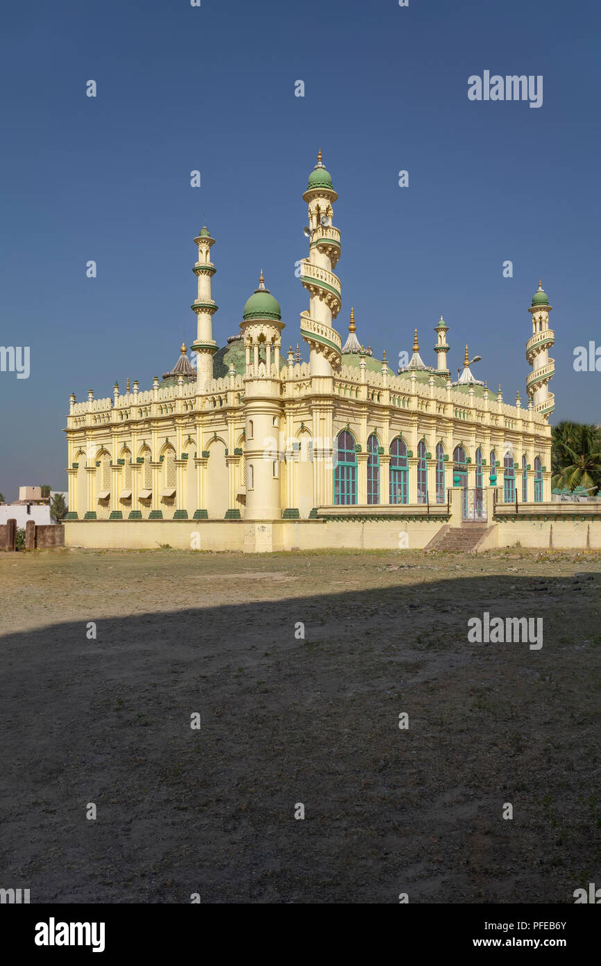 Mosque arch colour hi-res stock photography and images - Alamy