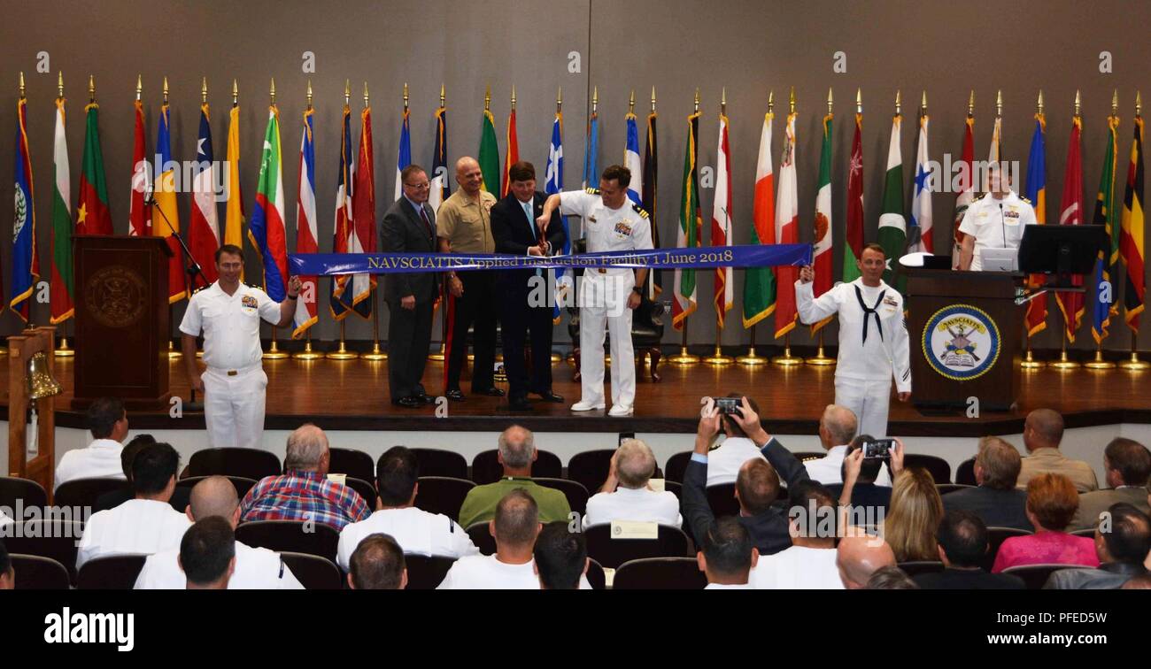 International military student office hi-res stock photography and ...