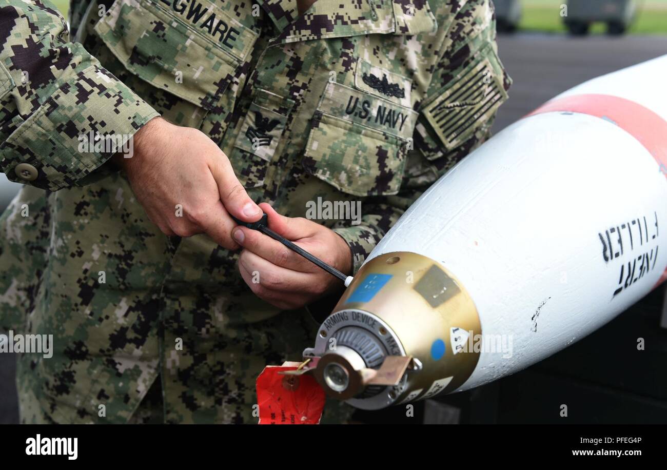 U s navy mineman 1st class hi-res stock photography and images - Alamy