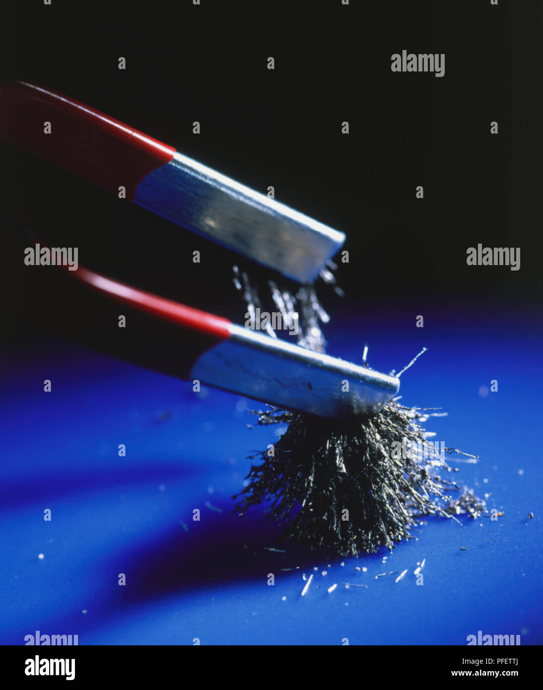 Magnet iron filings hi-res stock photography and images - Alamy