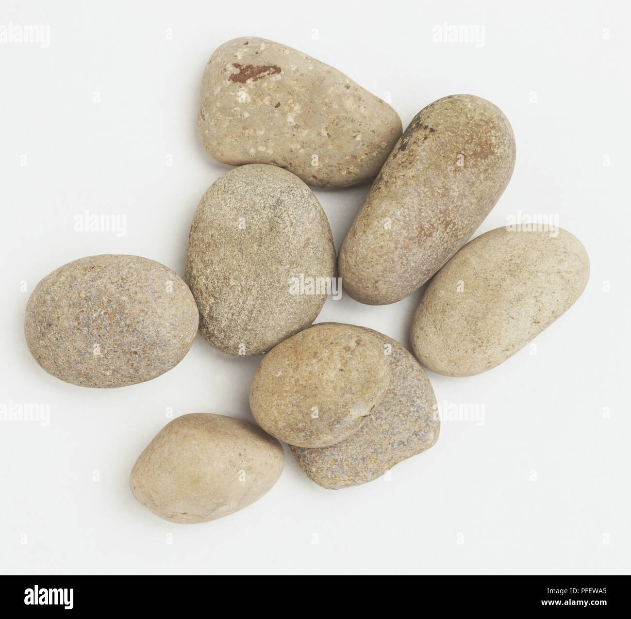 Medium pebbles hi-res stock photography and images - Alamy