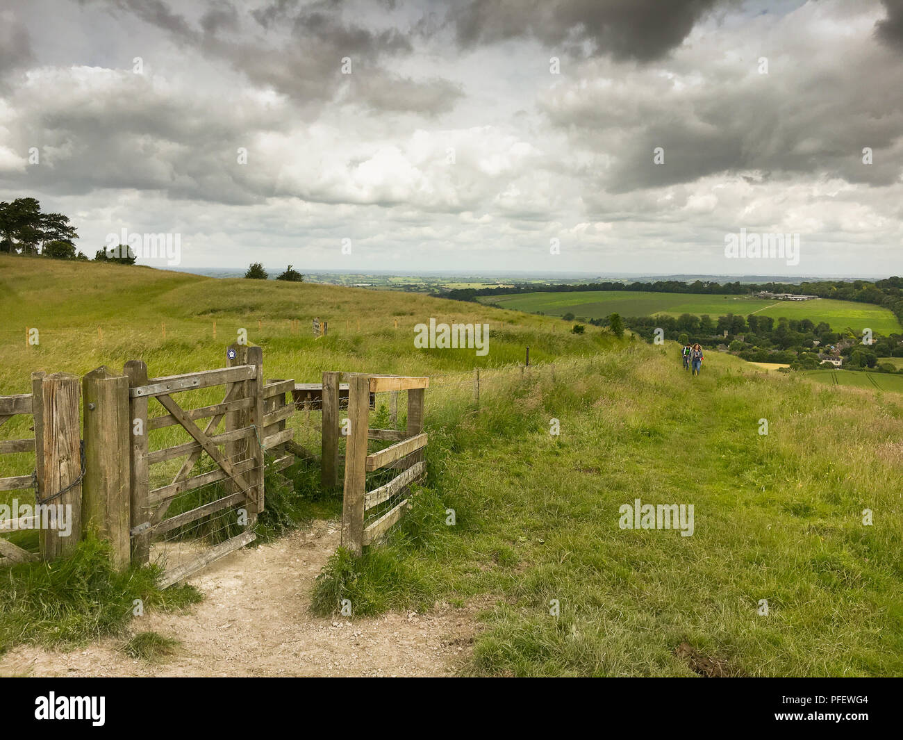 Wiltshire summer hills hi-res stock photography and images - Alamy