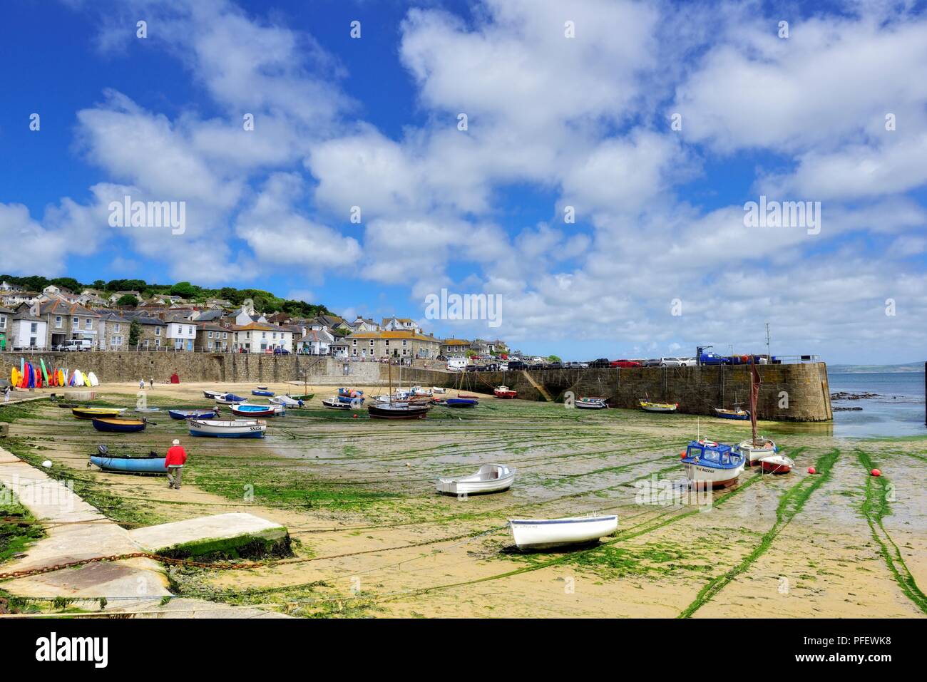 Harbour entrance to the fishing village of mousehole hi-res stock ...