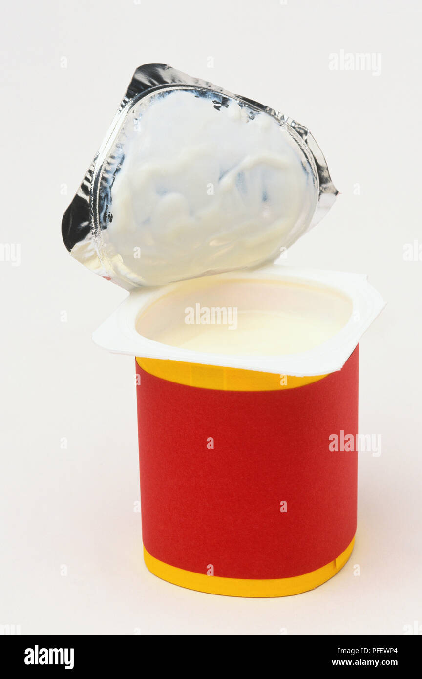 Opened yoghurt pot, close up Stock Photo - Alamy