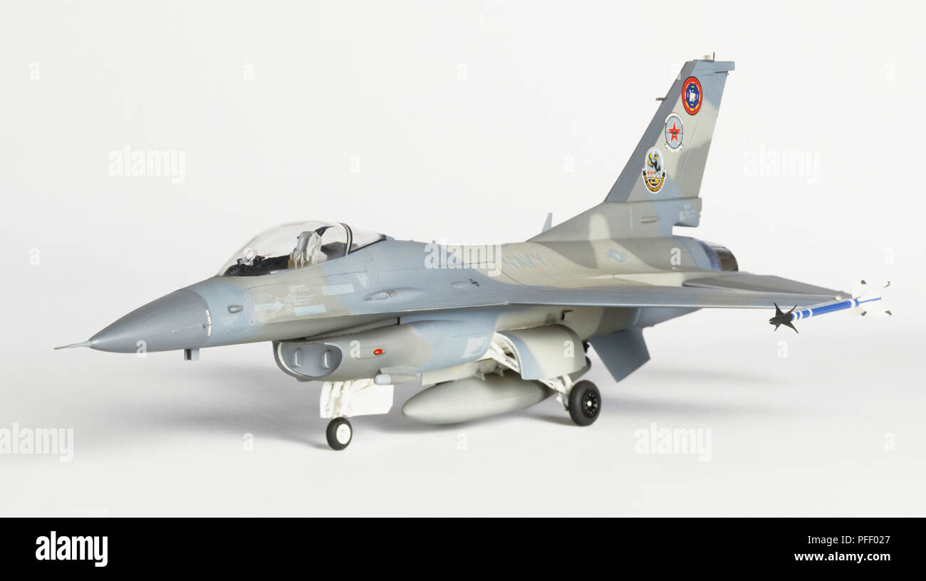 Jet fighter model hi-res stock photography and images - Alamy