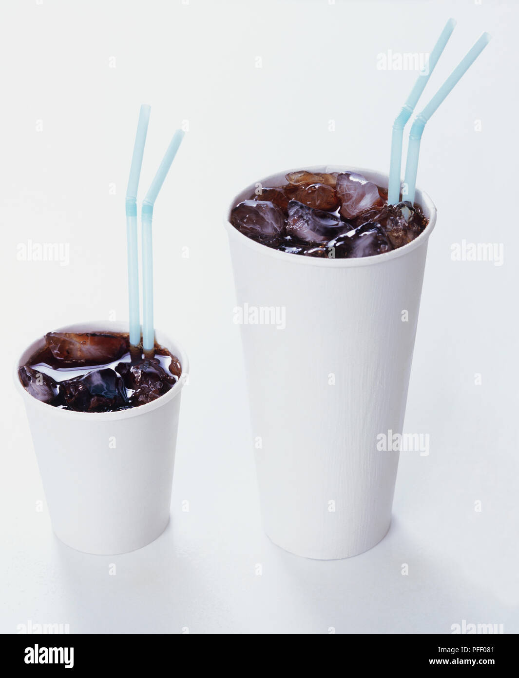 Colour paper straws hi-res stock photography and images - Alamy