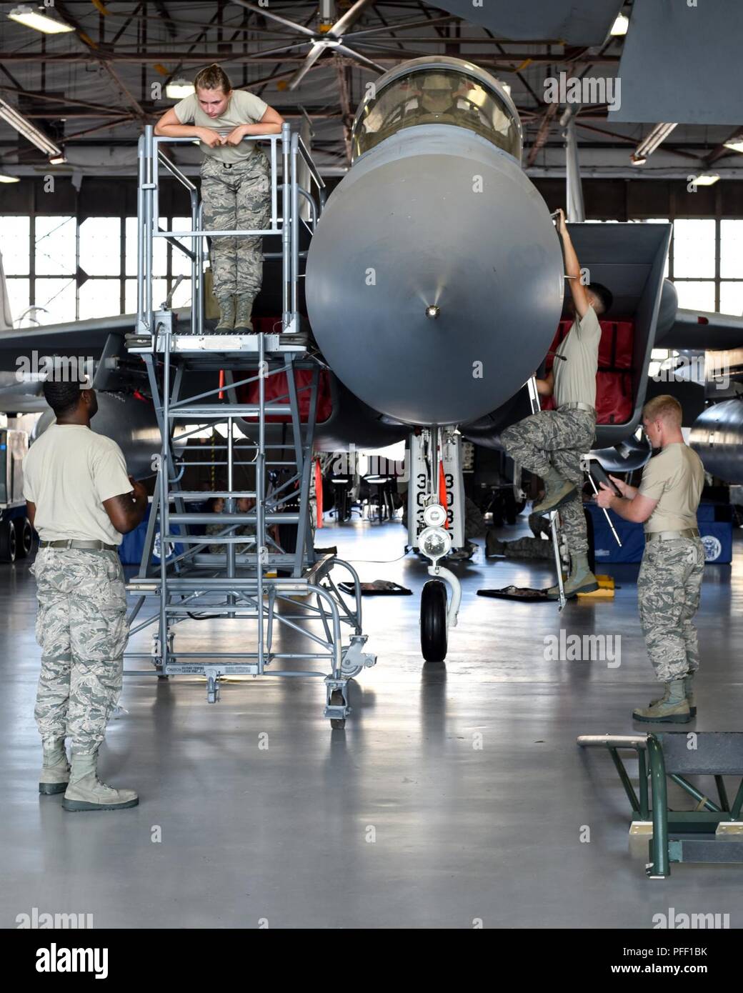 Canopy working out hi-res stock photography and images - Alamy