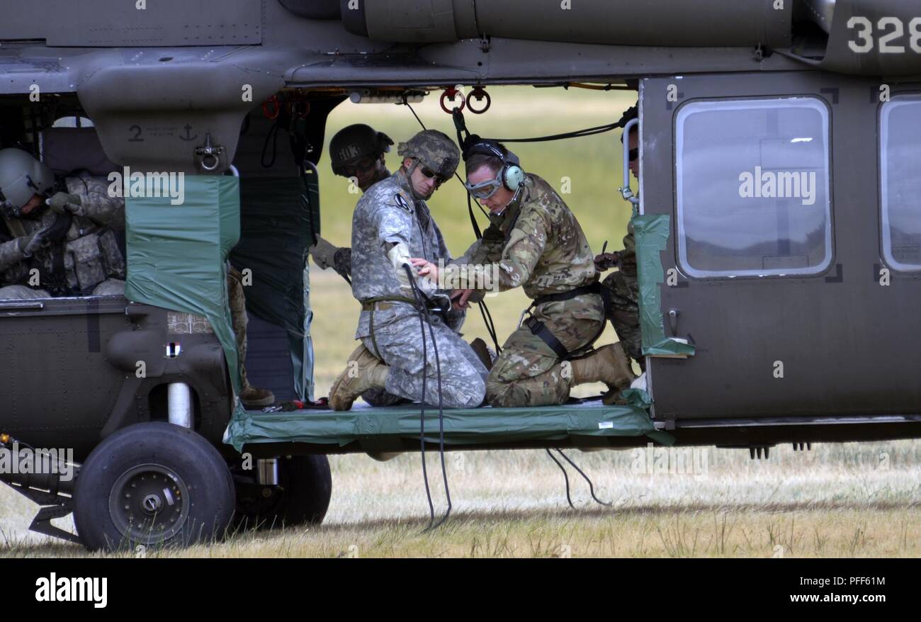 Army National Guard Soldiers prepare and complete final inspections ...