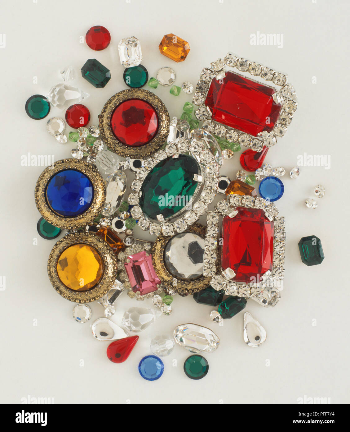 Emeralds jewels hi-res stock photography and images - Alamy