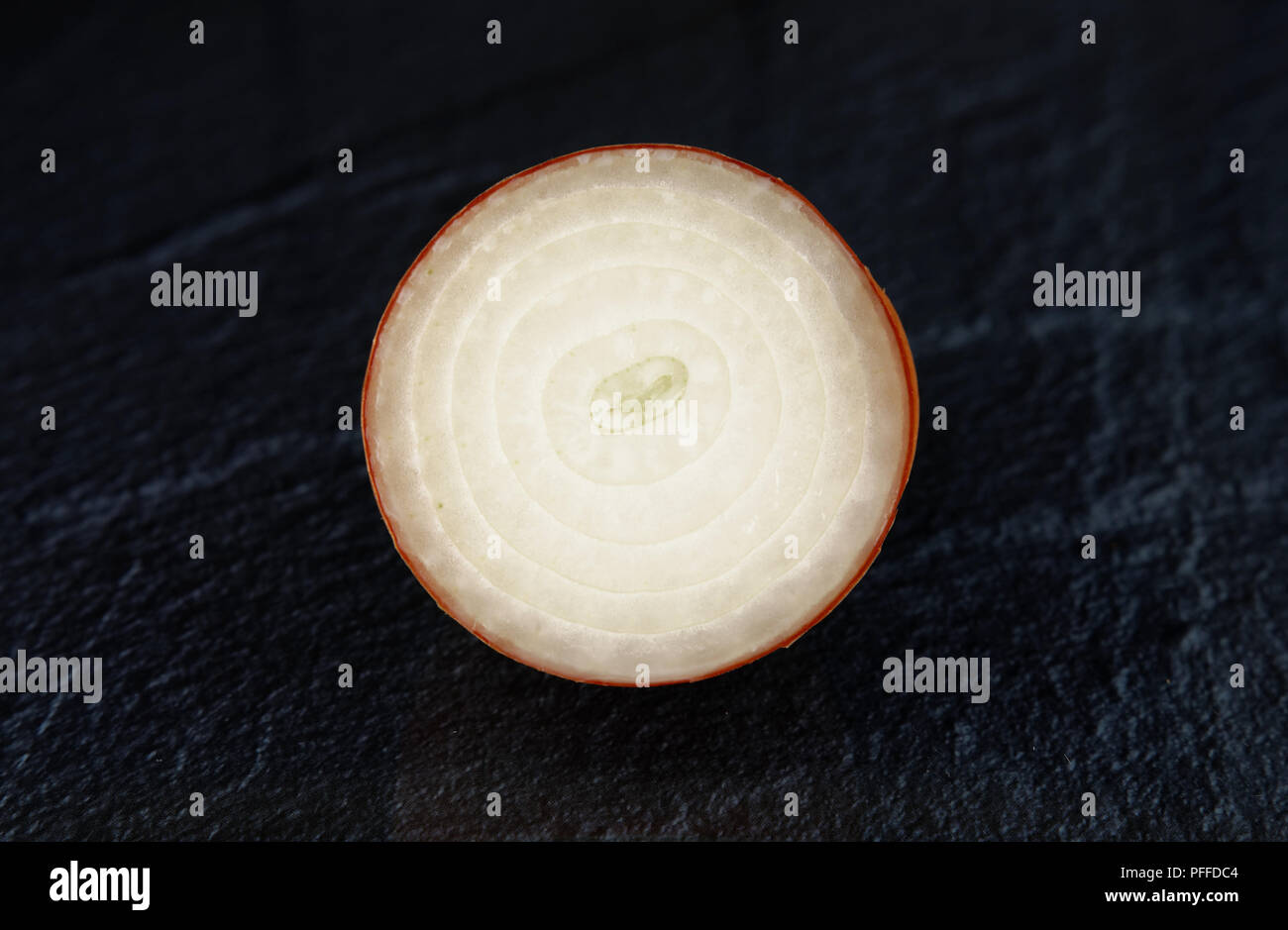 Onion sliced in half hi-res stock photography and images - Alamy