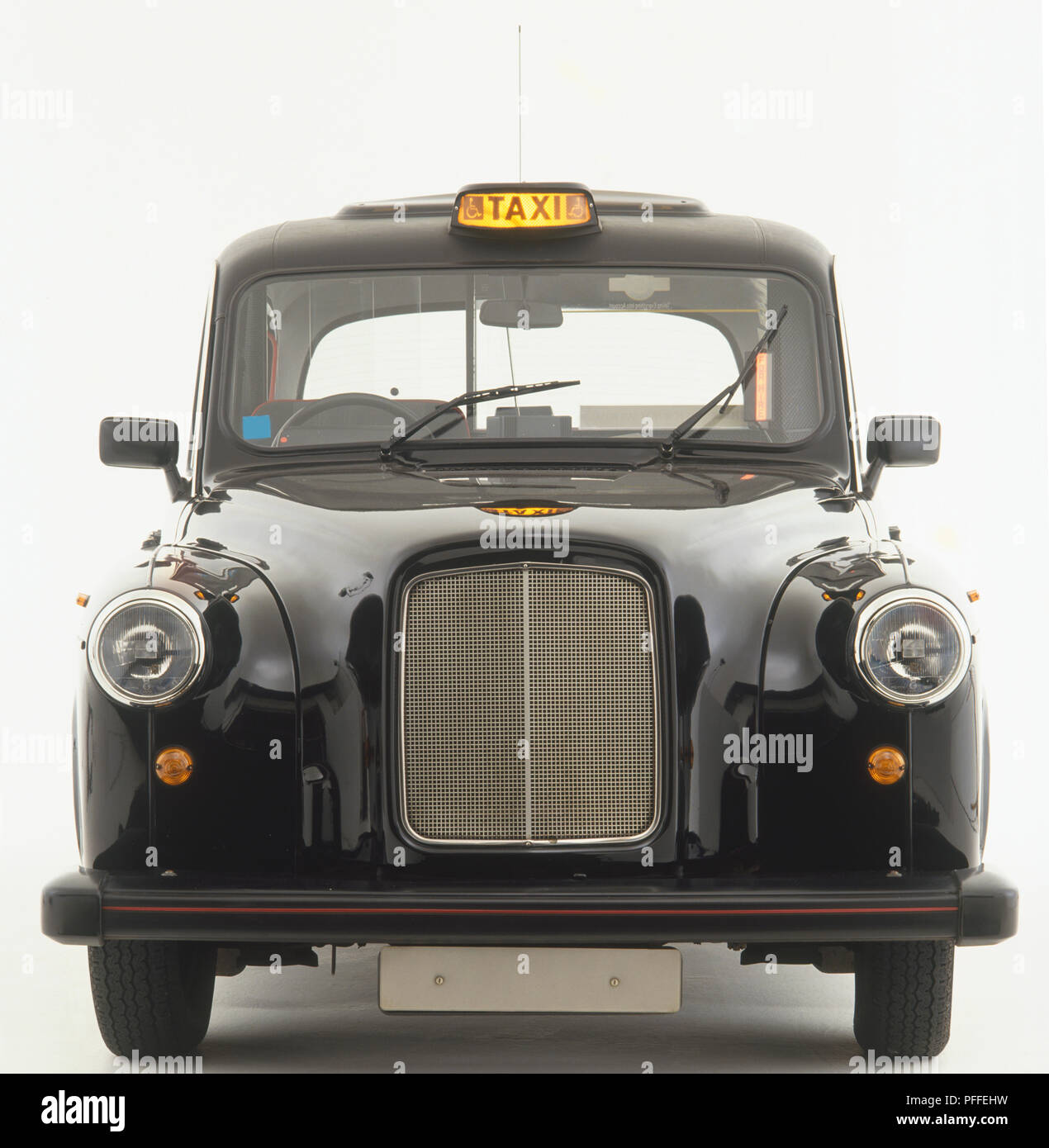 Black cab white hi-res stock photography and images - Alamy