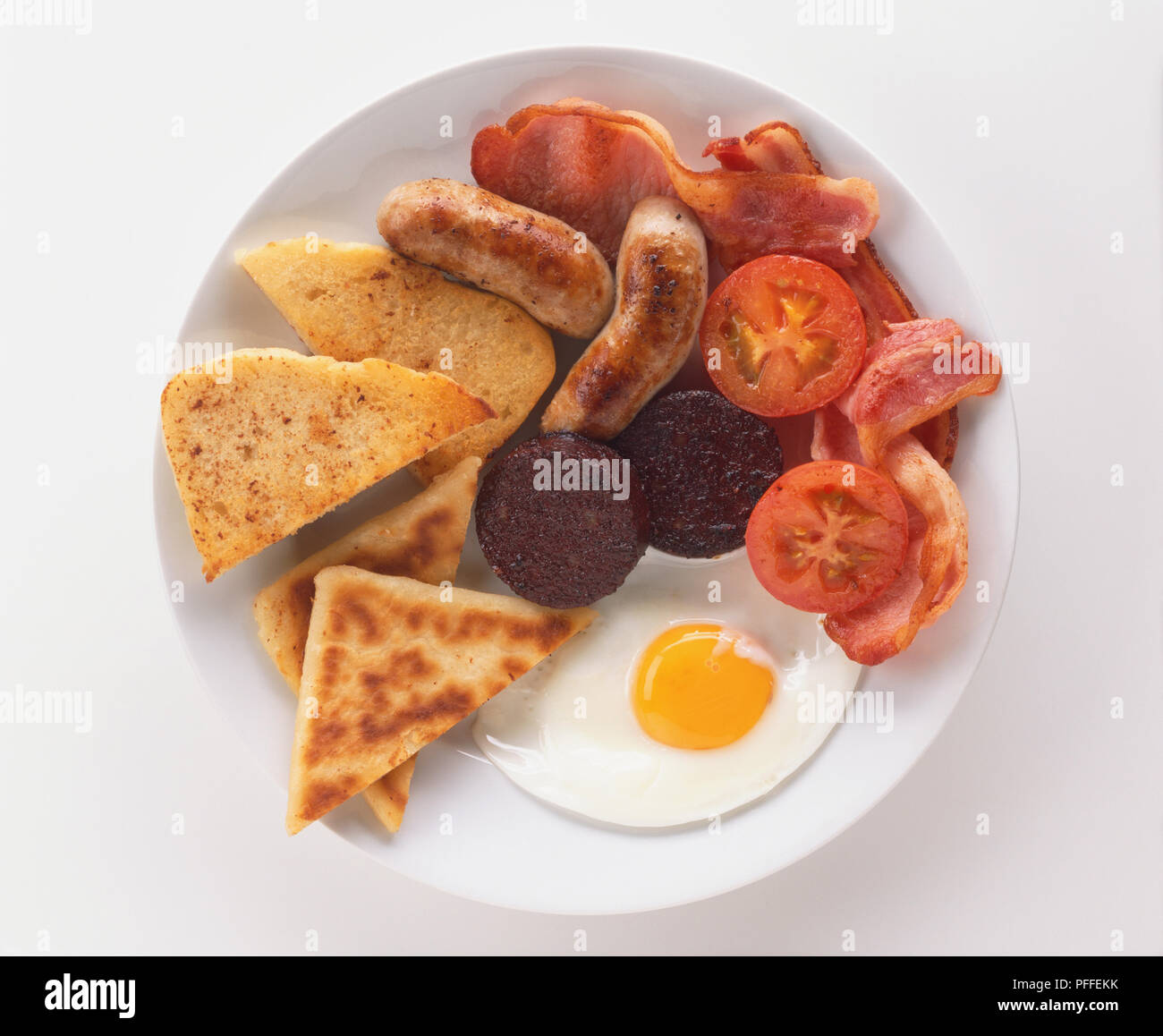 traditional irish breakfast with bacon, pudding, sausage, toast, egg ...