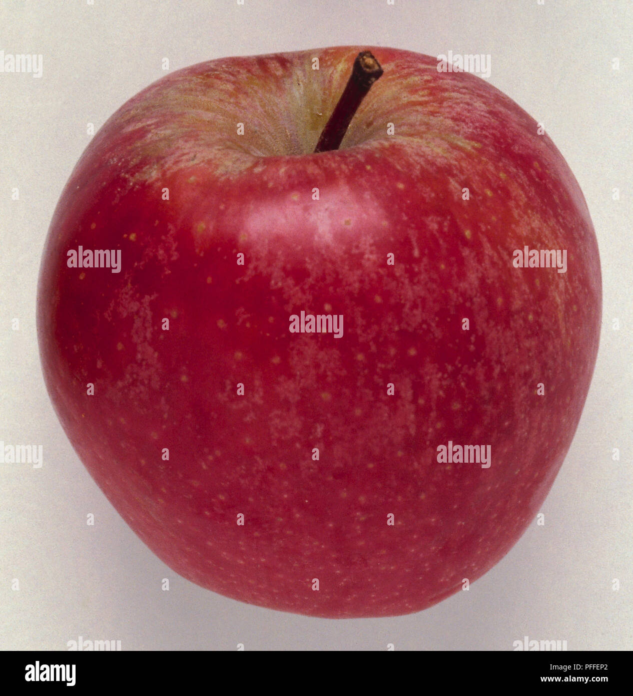 Side view of Red Apple Stock Photo - Alamy