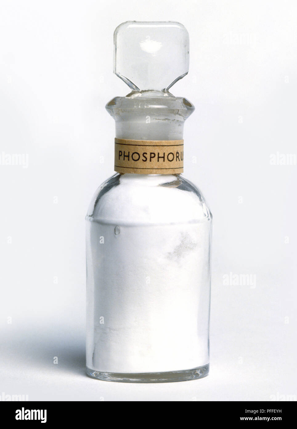 White phosphorus powder hi-res stock photography and images - Alamy