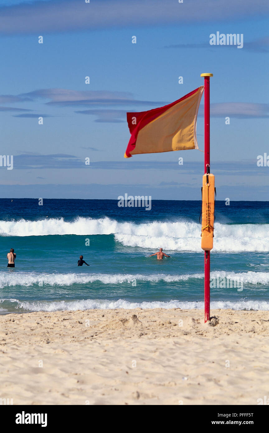 Australia, New South Wales, Sydney, lifesaving flag on the beach Stock ...