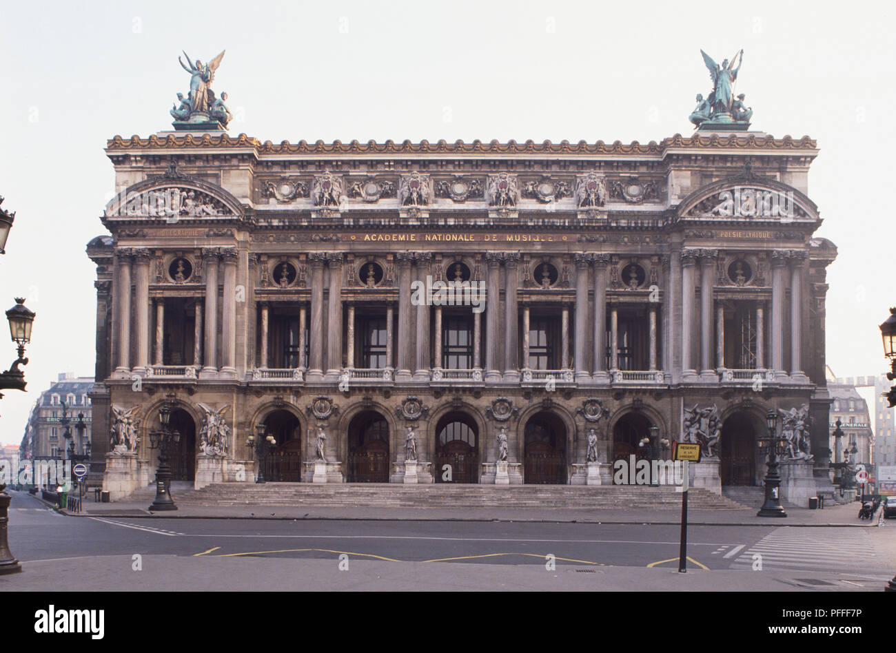 Arches on columns hi-res stock photography and images - Alamy