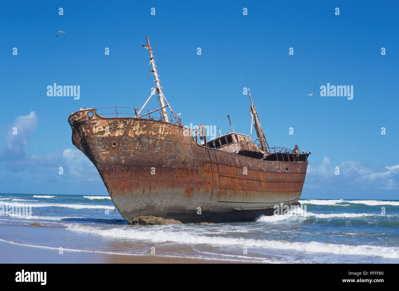 Rusty shipwreck off island hi-res stock photography and images - Alamy