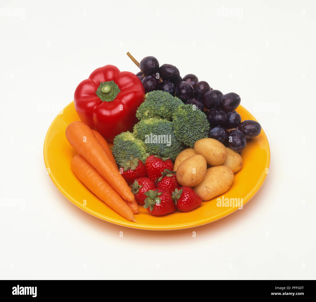 Large plate of fruit and vegetables hi-res stock photography and images ...