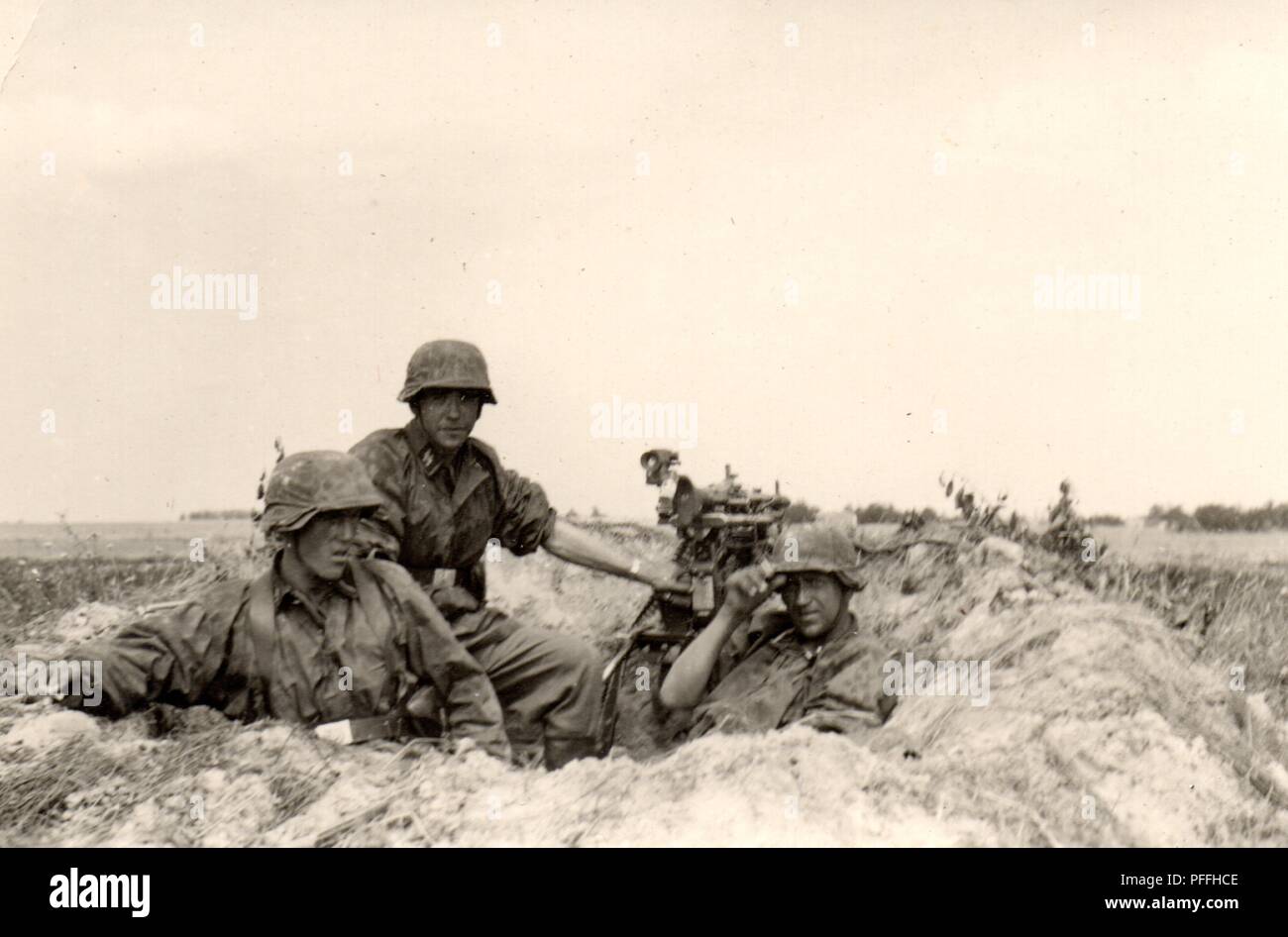 German Troops in camouflage Uniforms with MG34 . Waffen SS in a trench ...
