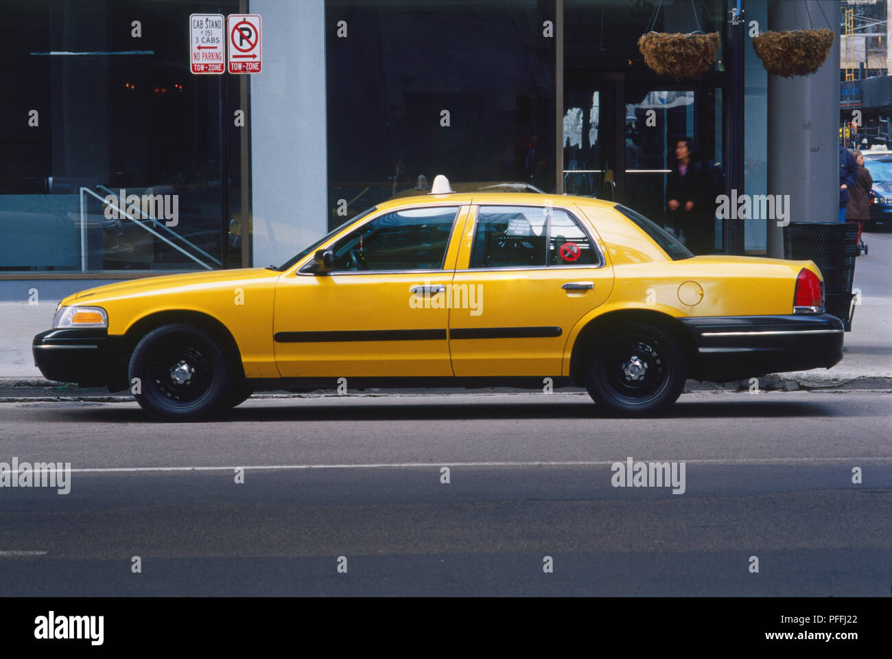 Chicago yellow cab hi-res stock photography and images - Alamy