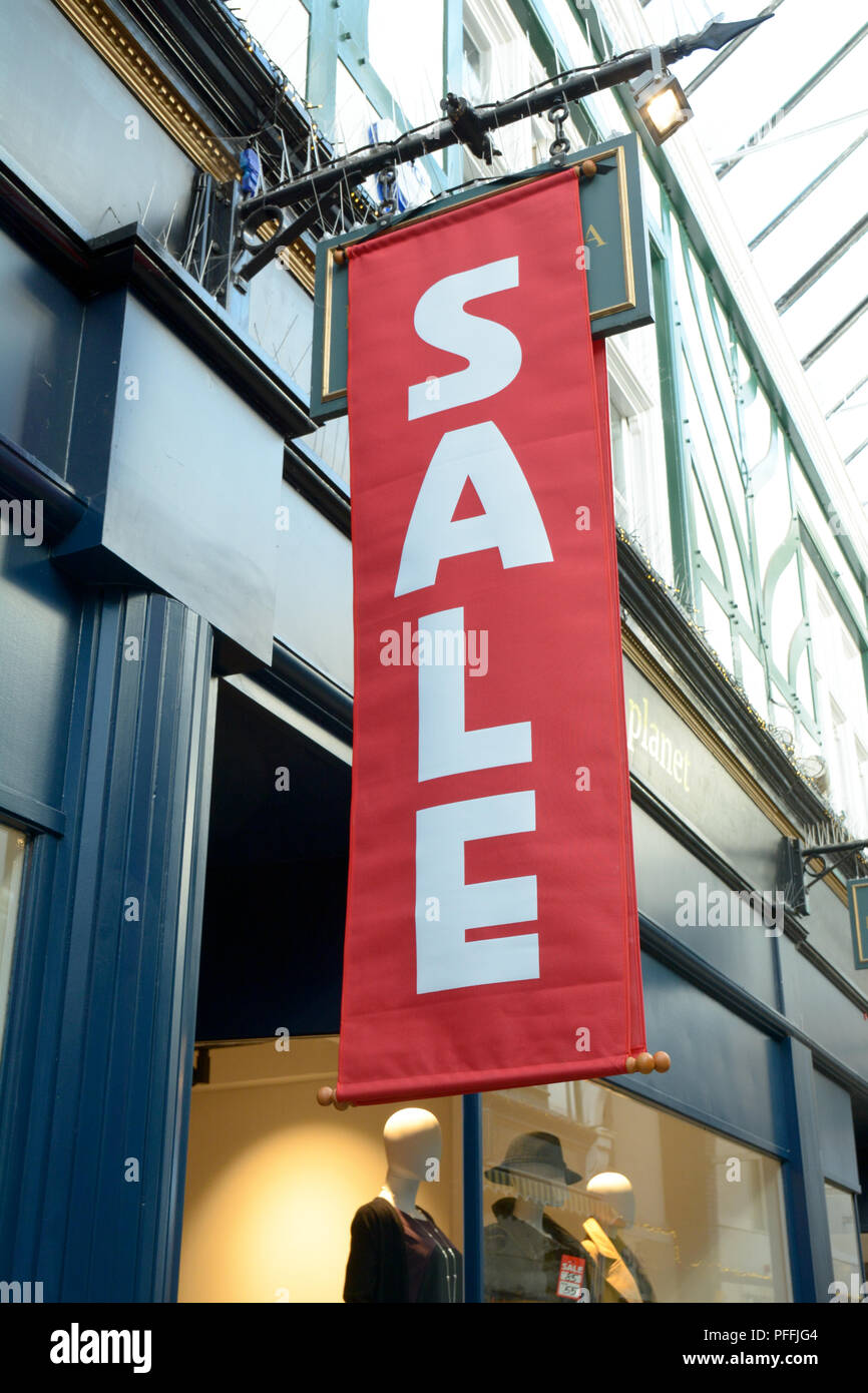 Shop sale sign hi-res stock photography and images - Alamy