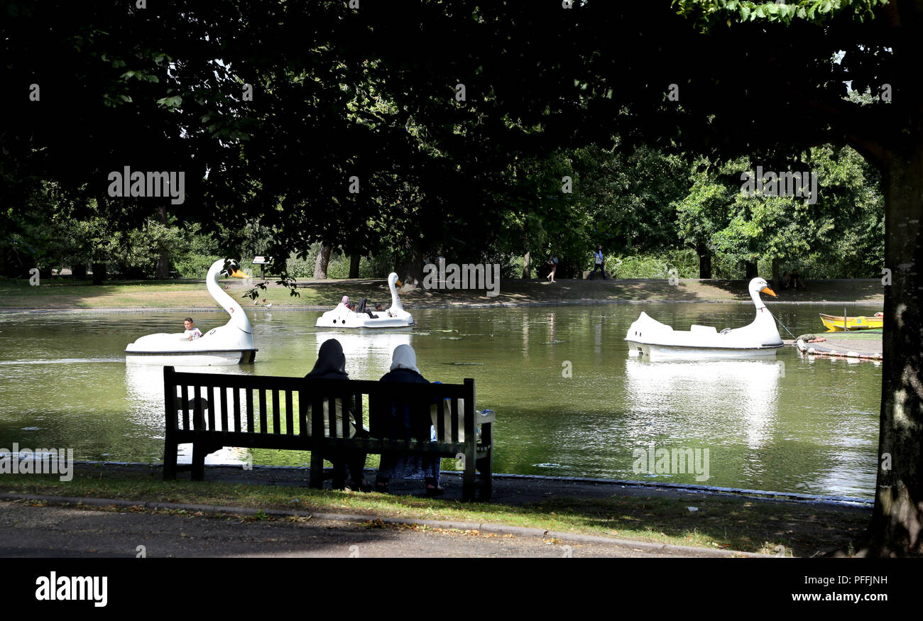 Boating pond hi-res stock photography and images - Alamy