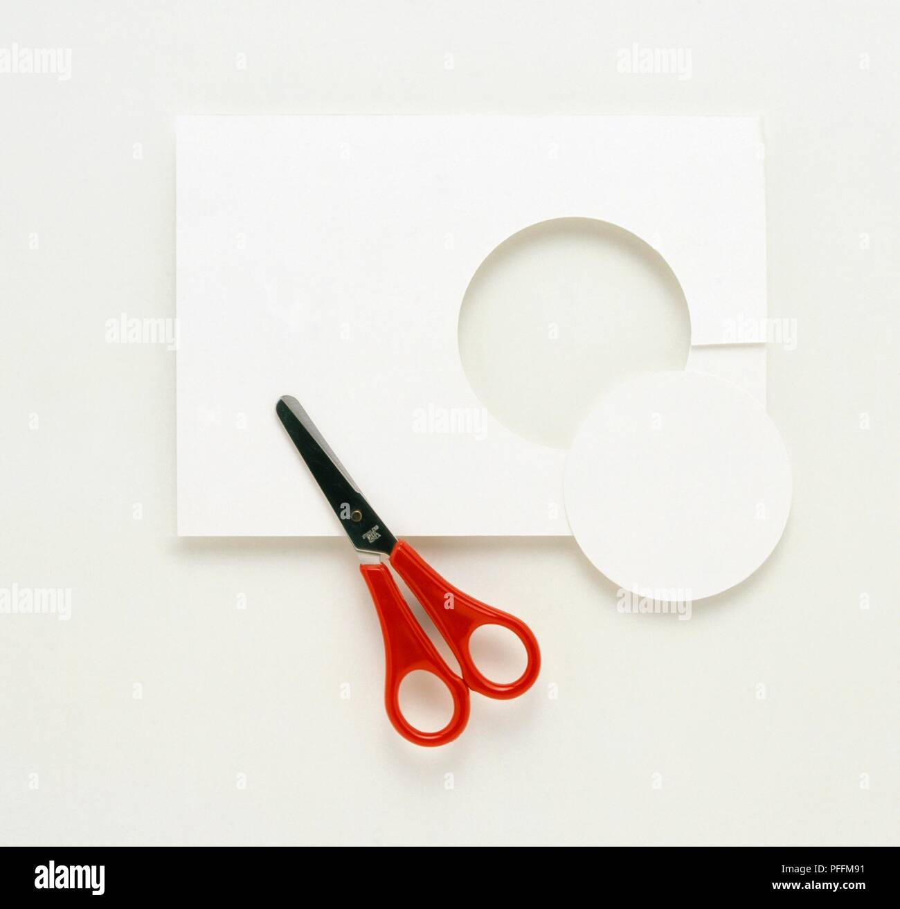Circle cut out hi-res stock photography and images - Alamy
