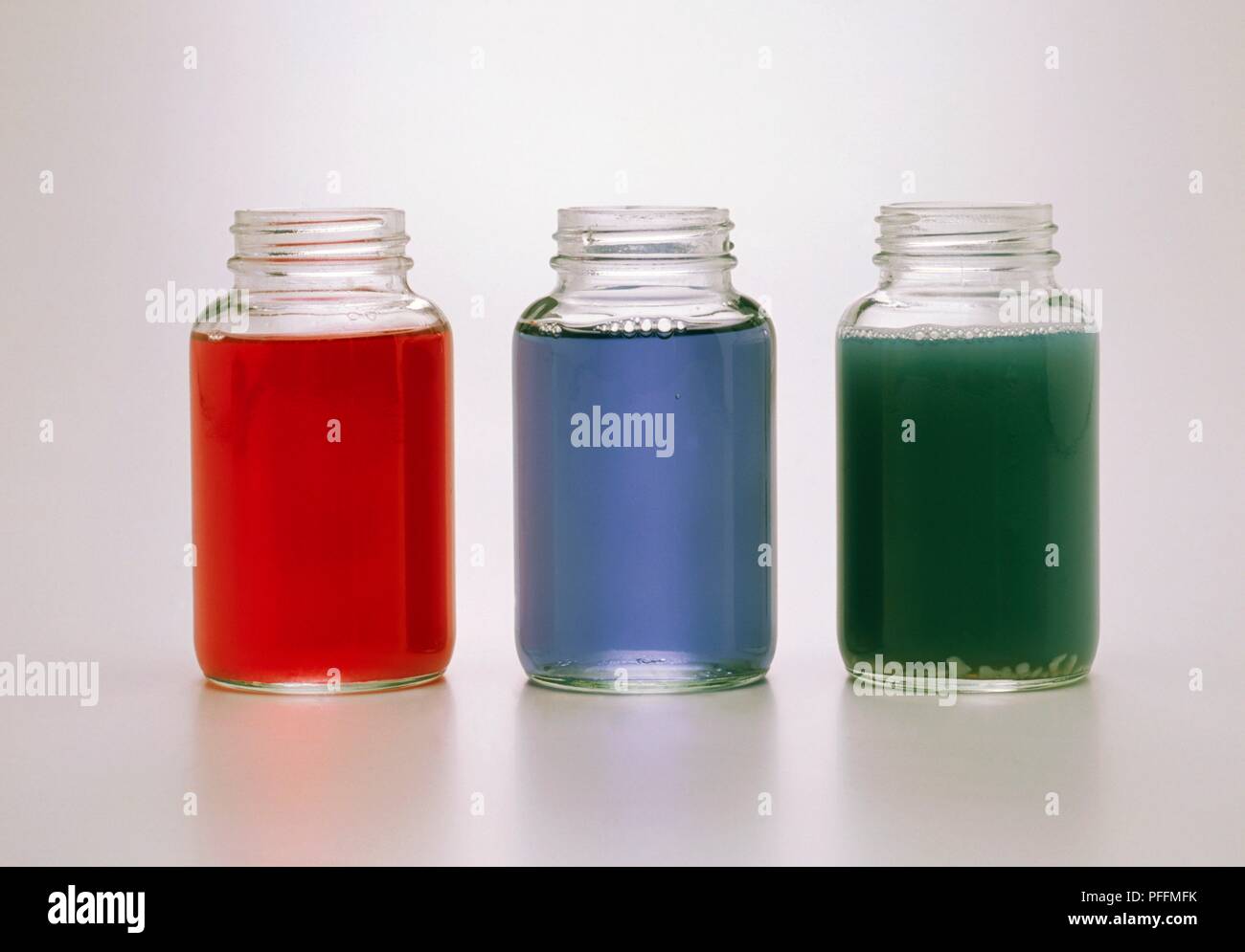 Red cabbage chemistry experiment hi-res stock photography and images ...