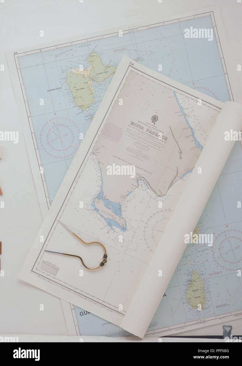 Ships compass hi-res stock photography and images - Alamy