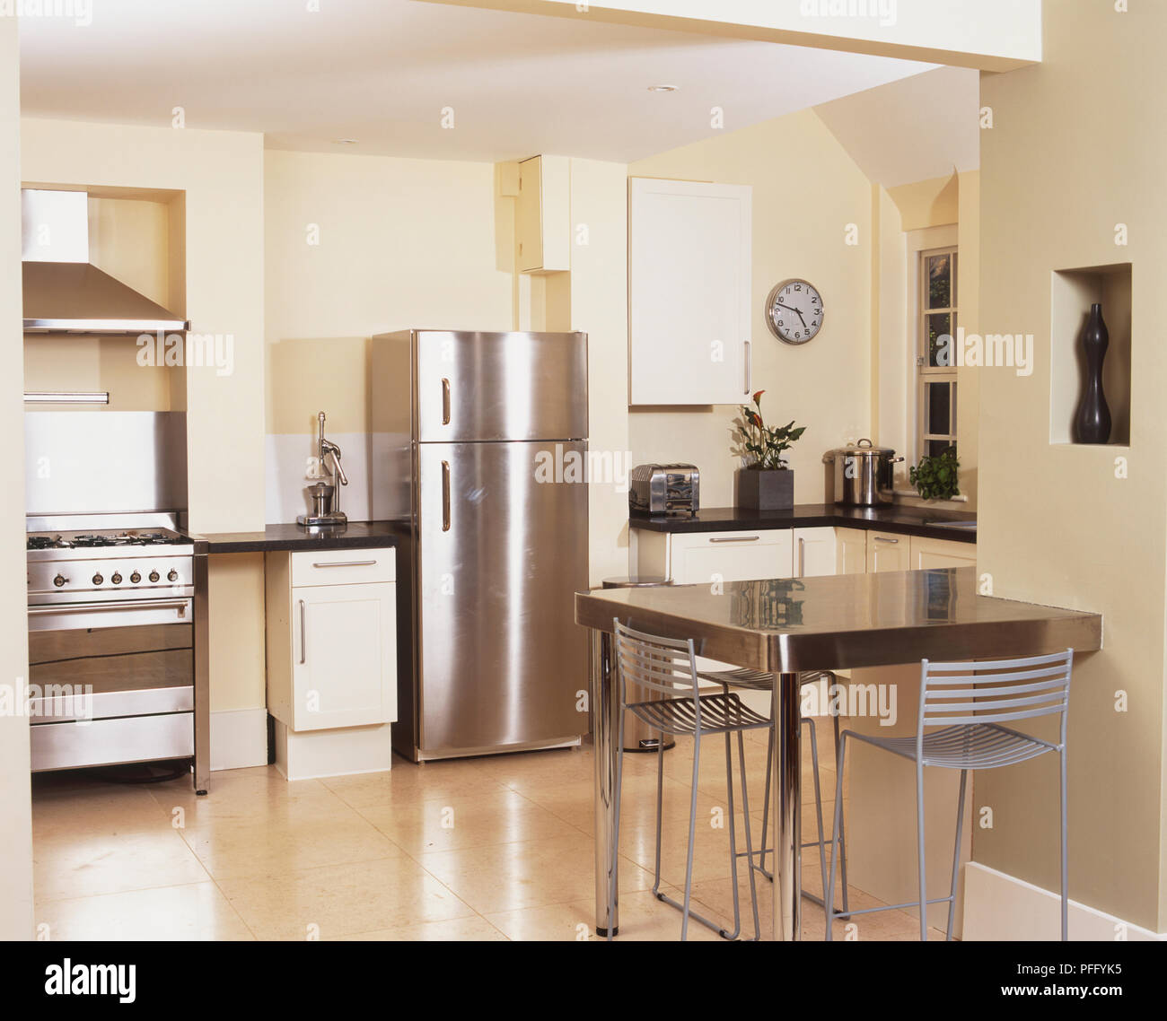 A modern kitchen Stock Photo - Alamy