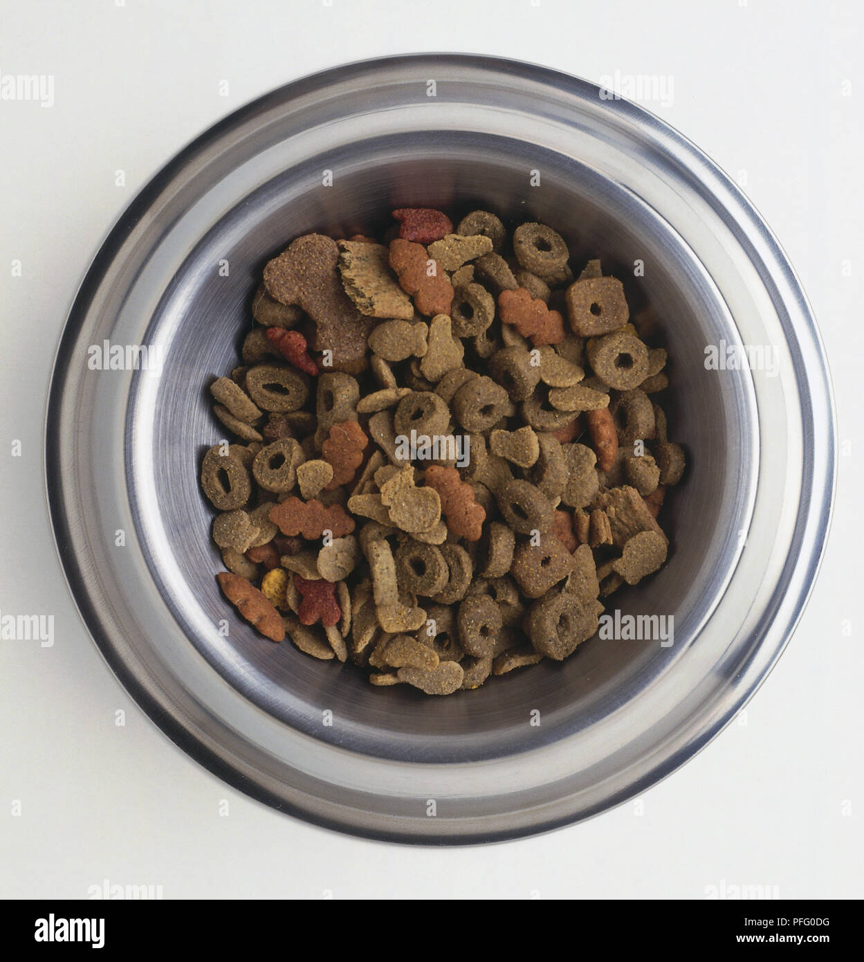 Full bowl of dry dog food, overhead view Stock Photo - Alamy