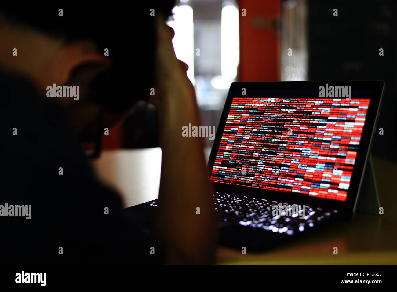 Laptop silhouette crime hi-res stock photography and images - Alamy