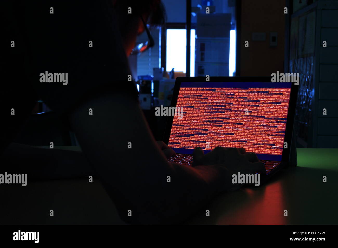 Computer hacker silhouette hi-res stock photography and images - Alamy