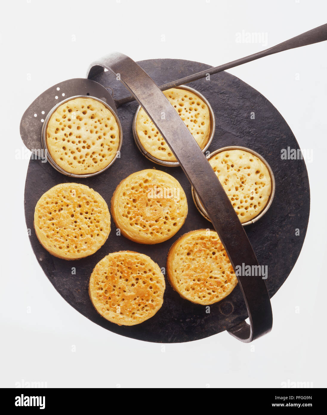Crumpets for tea hi-res stock photography and images - Alamy
