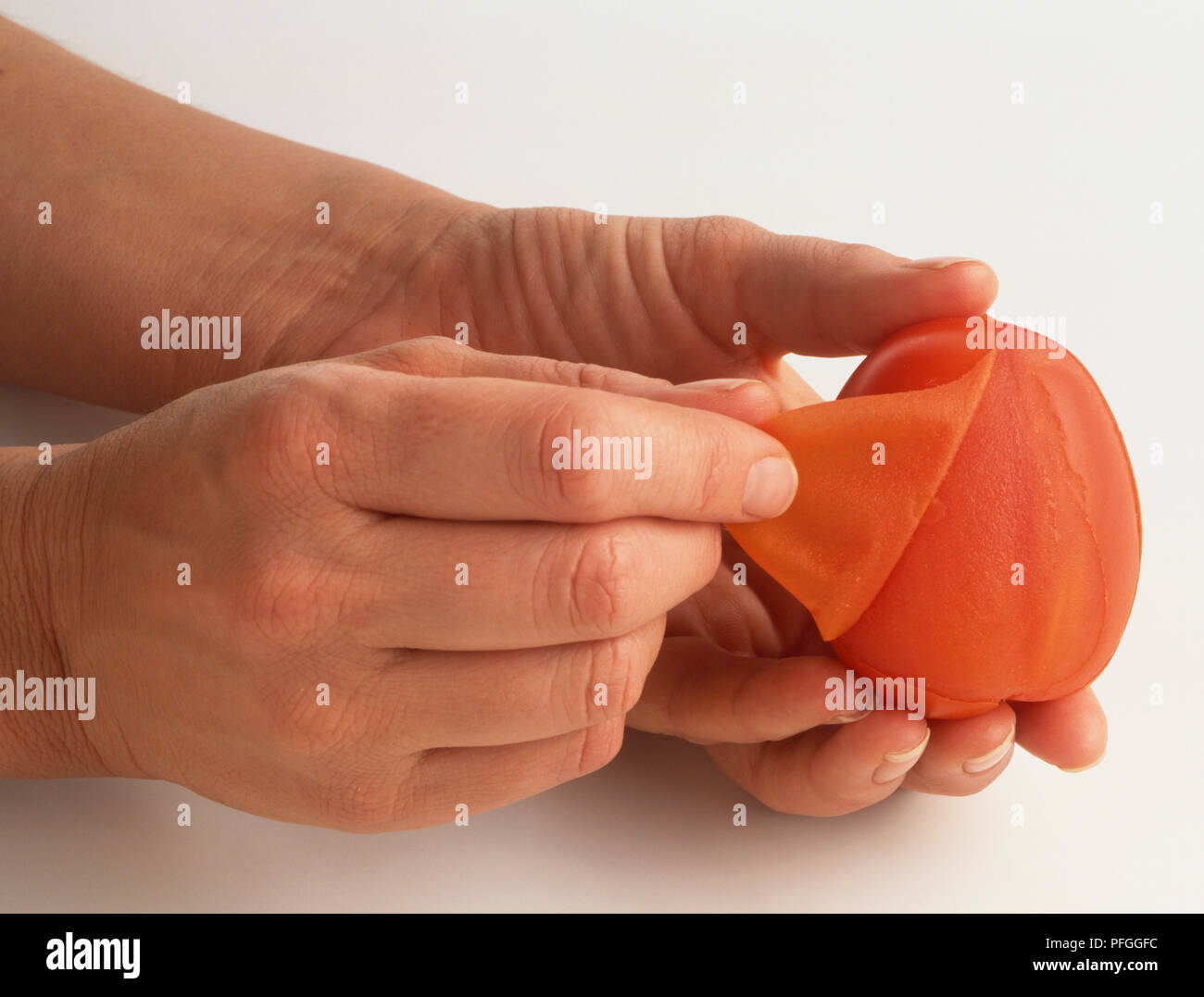 Skinning tomatoes hi-res stock photography and images - Alamy