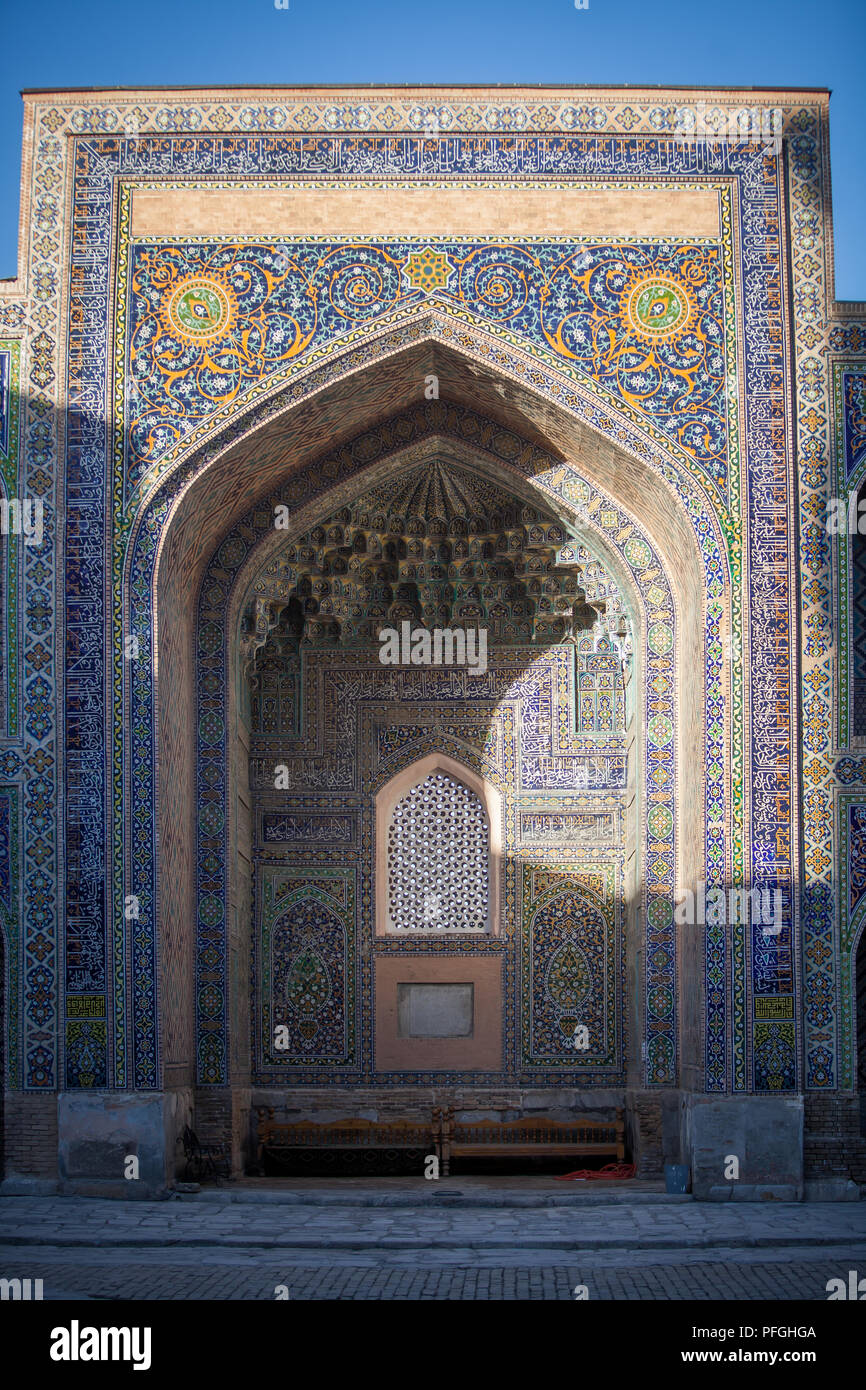 Arabic decorations close up on an entrance Stock Photo - Alamy
