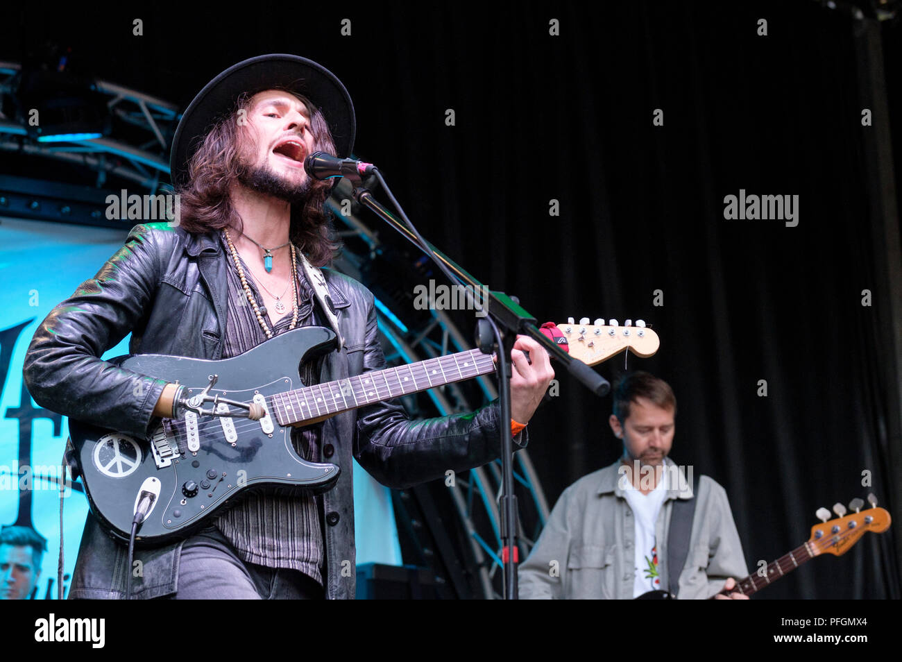 Xander and the Peace Pirates (Keith Xander) performing at the Weyfest ...