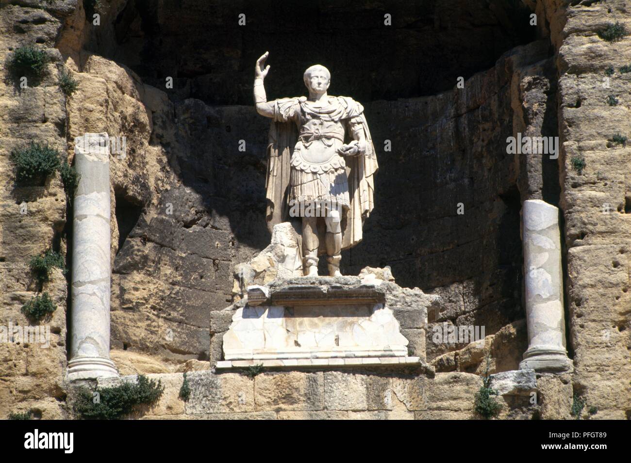 France, Provence, Vaucluse, Orange, Theatre Antique d'Orange, statue of ...