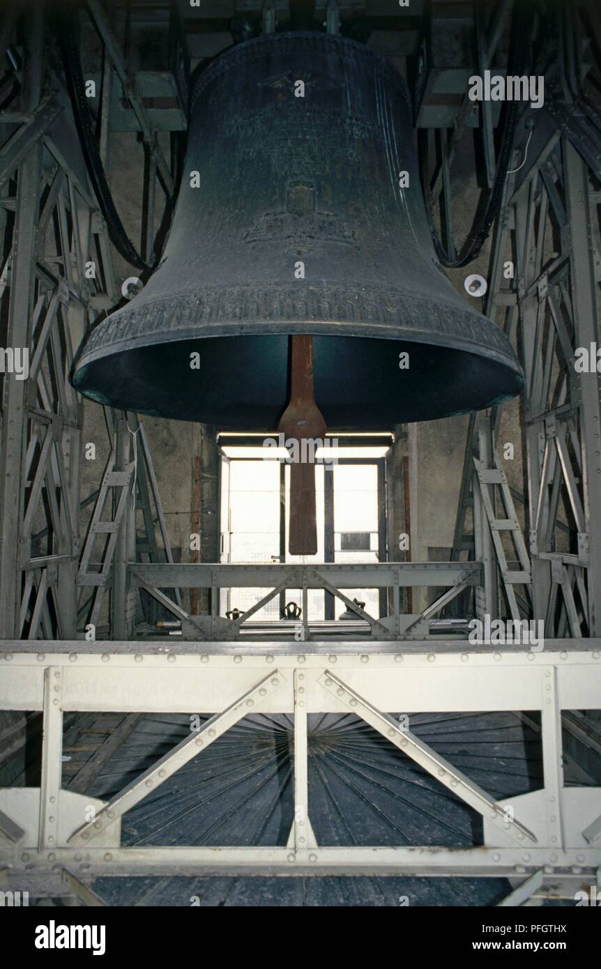 Austria, Vienna, Stephansdom (St Stephen's Cathedral), bell in bell ...